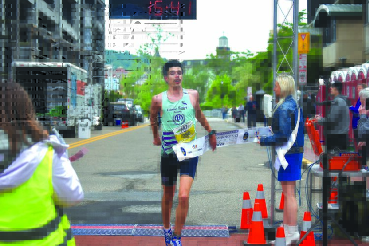 Andrew Taylor misses half-marathon start, runs away from 5K male field ...